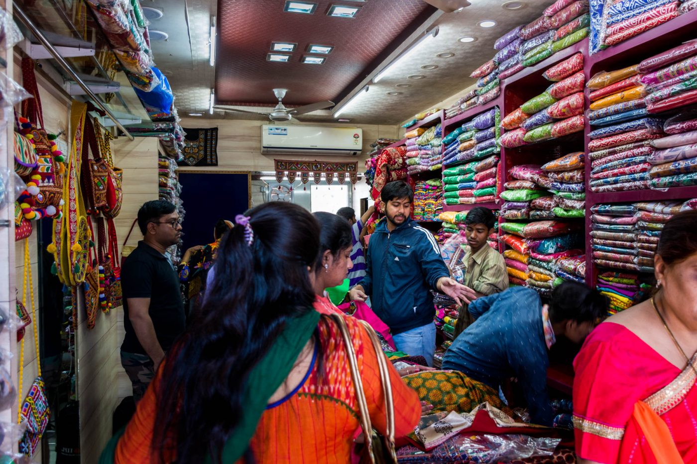 The Vibrant Textiles And Crafts Of Kutch, Gujarat - Lost With Purpose