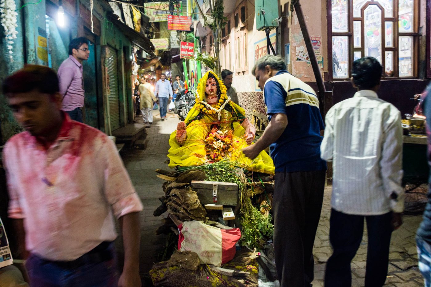 Complete Guide To Playing Holi In Varanasi - Lost With Purpose